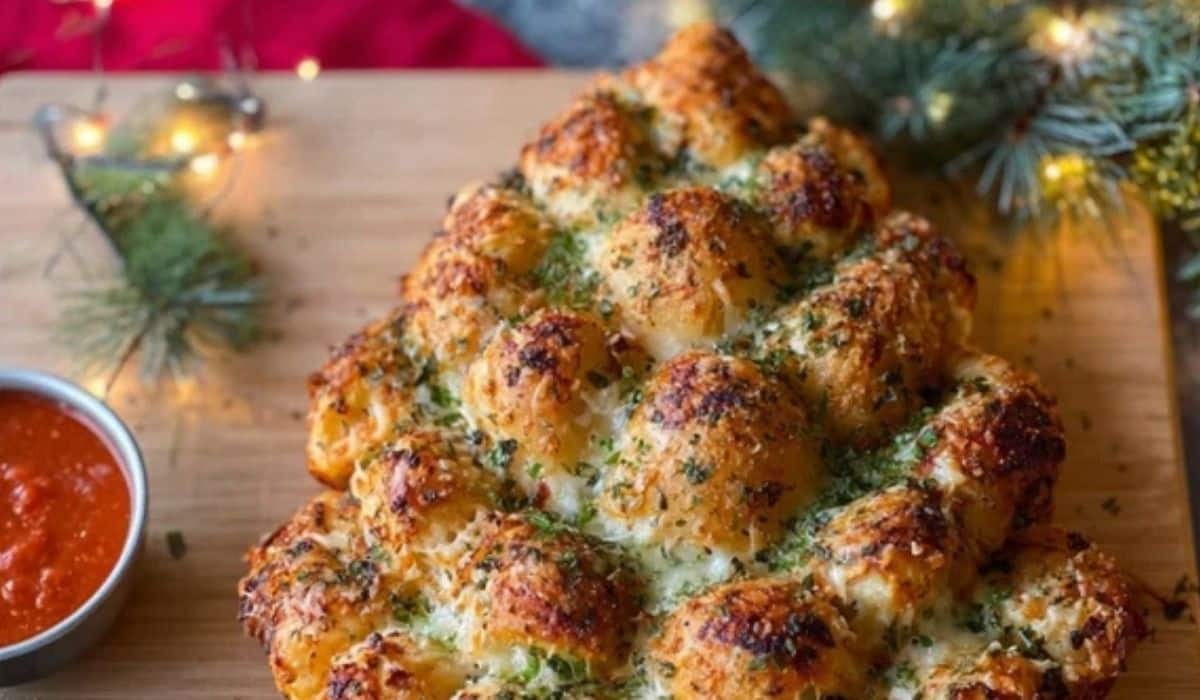 Cheesy Pull Apart Christmas Tree Bread 7 Ultimate Holiday Party Favorite