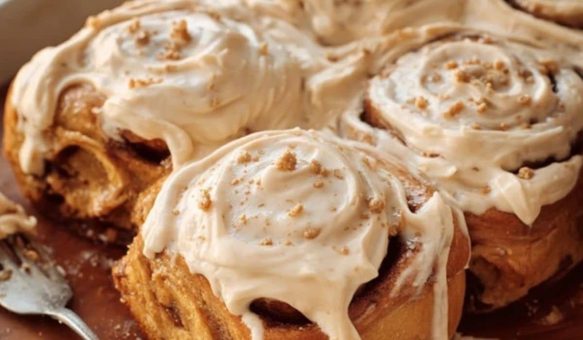 Gingerbread Cinnamon Rolls – 5 Amazing Holiday Secrets